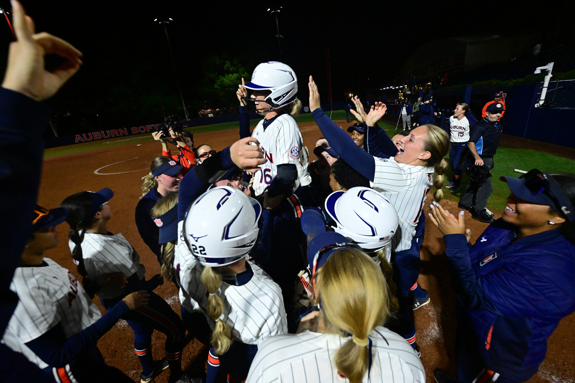 KK McCrary delivers walk-off blast, Tigers down #18 Georgia 11-10 ...