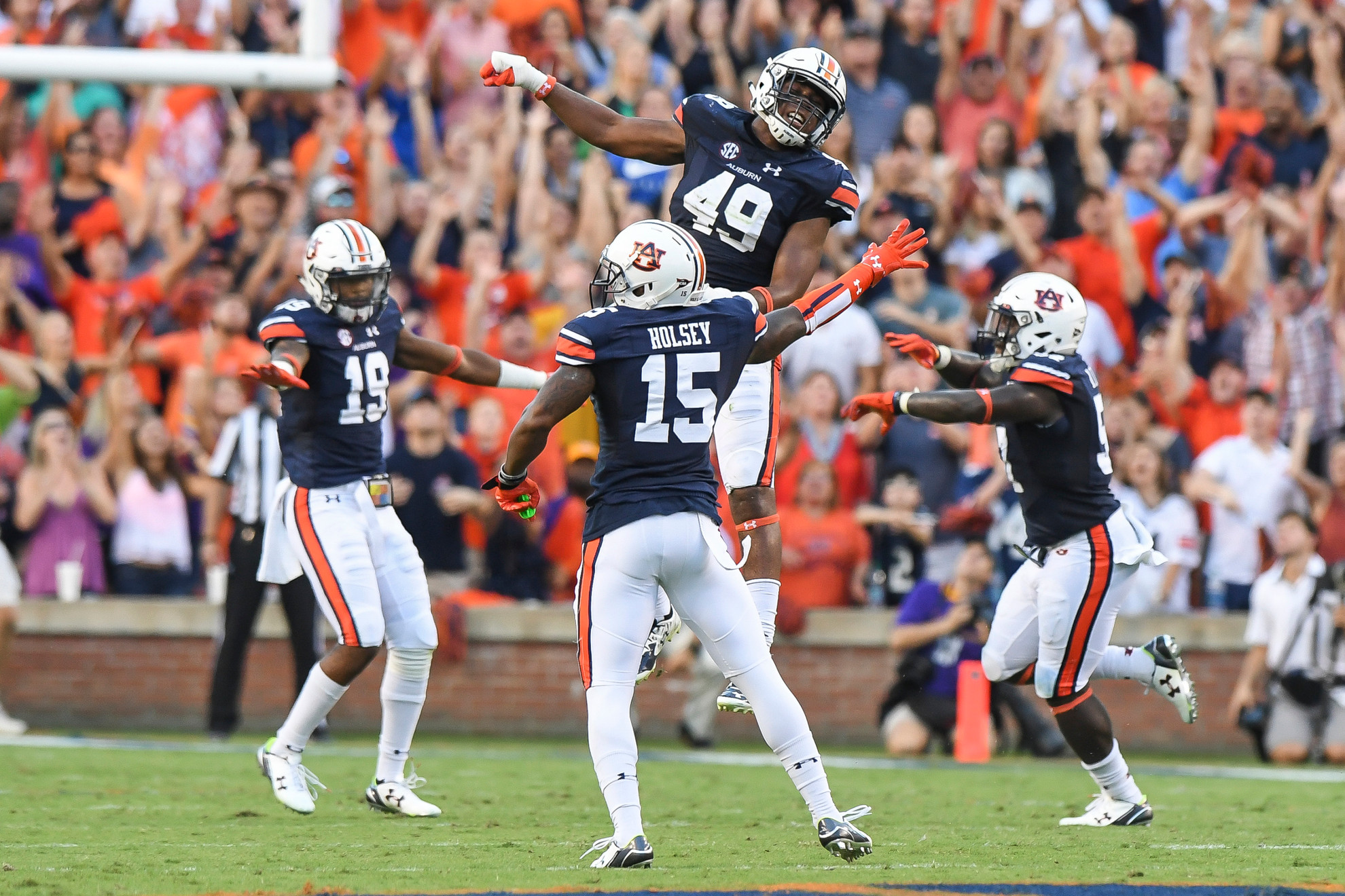 Auburn defense's 'relentless effort' wins praise - Auburn Tigers ...