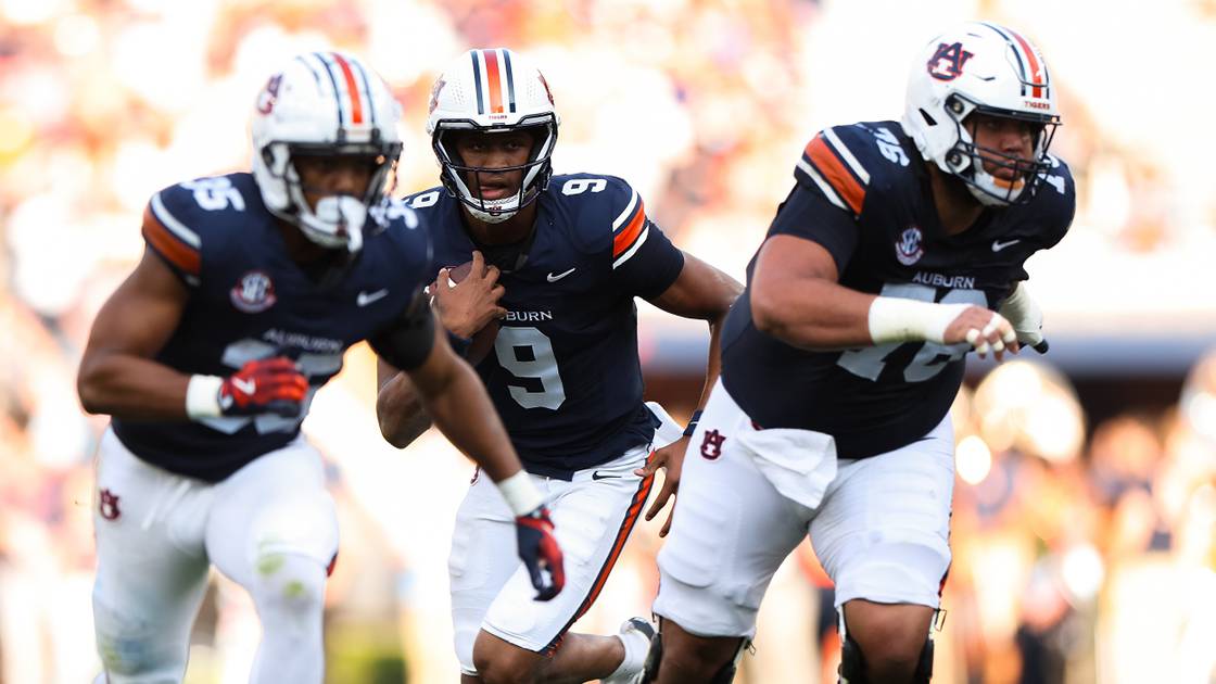 Auburn QB Deuce Knight named SEC Freshman of the Week - Auburn Tigers ...