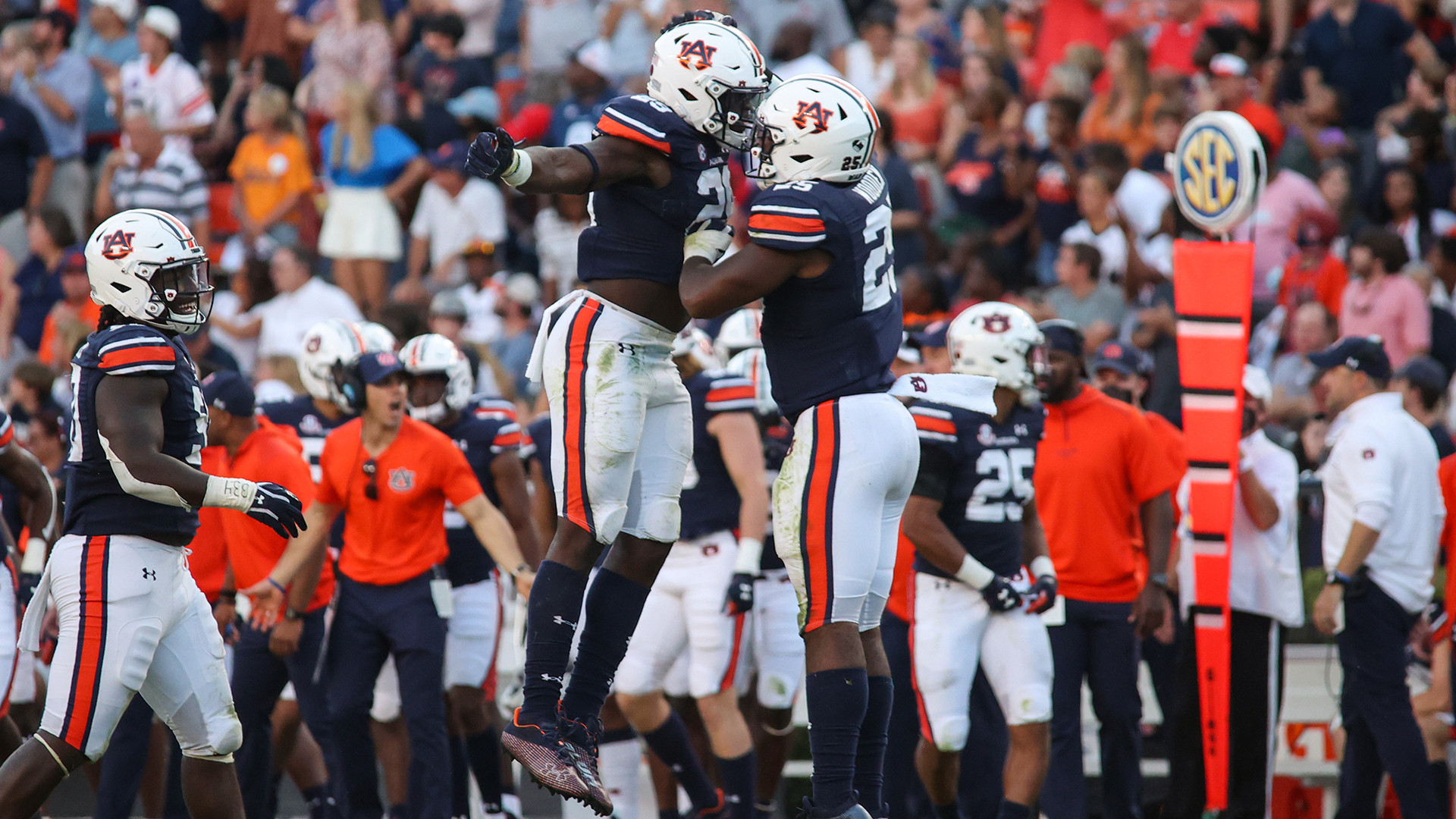'Finish the deal': Auburn's Derick Hall and Colby Wooden - Auburn ...