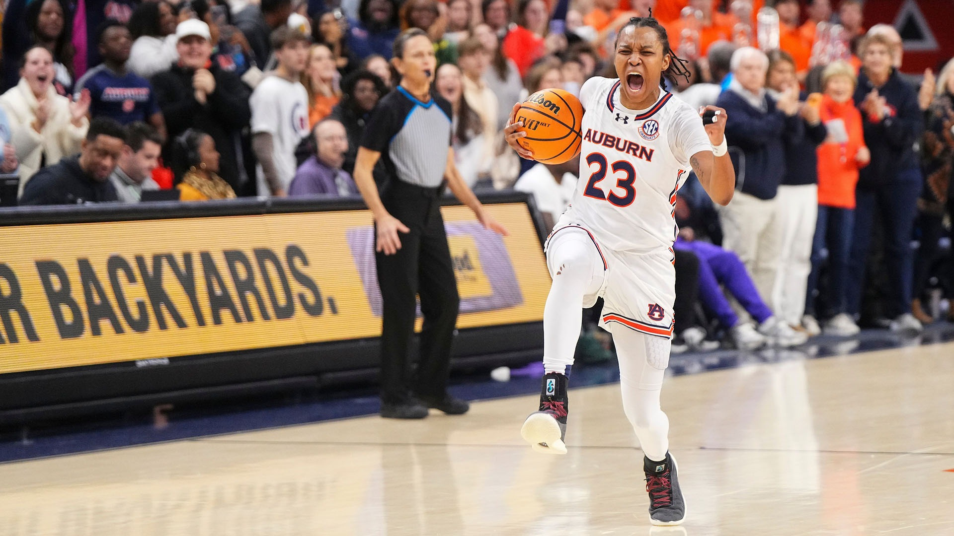 Auburn stuns defending champion LSU, sets attendance record - Auburn Tigers - Official Athletics ...