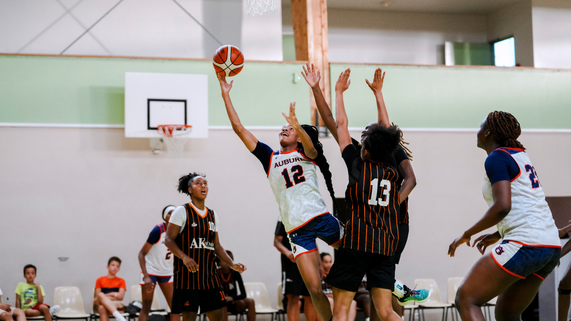 Auburn tops Paris All-Stars in opening game in France - Auburn Tigers ...
