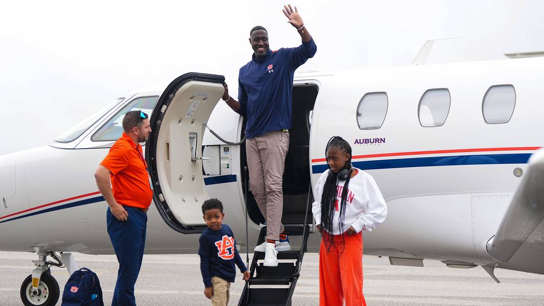 Through the Lens: Larry Vickers arrives at Auburn - Auburn Tigers ...