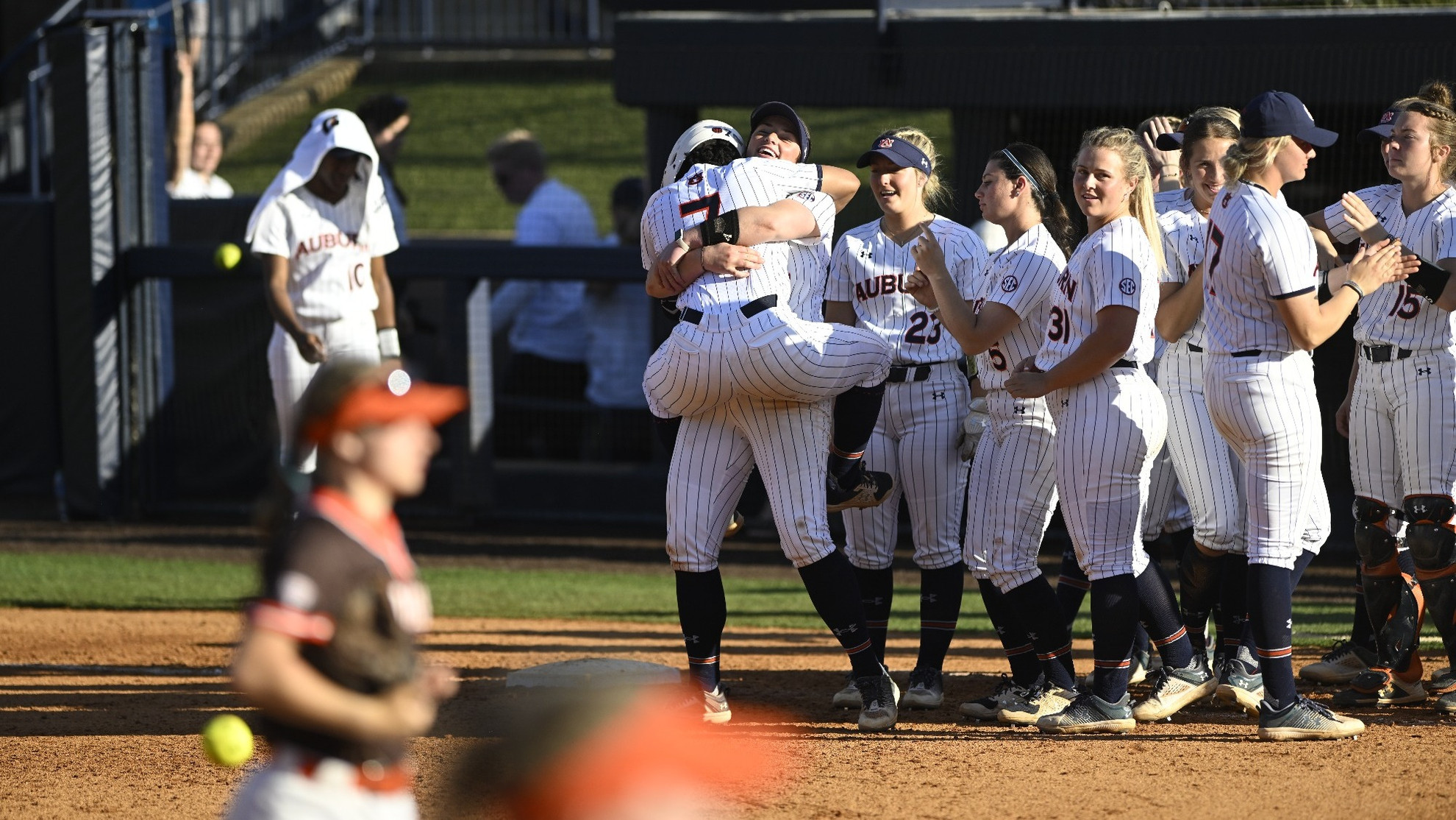 Bryant walks off No. 19 Auburn softball’s 8-0 win over Bowling Green ...