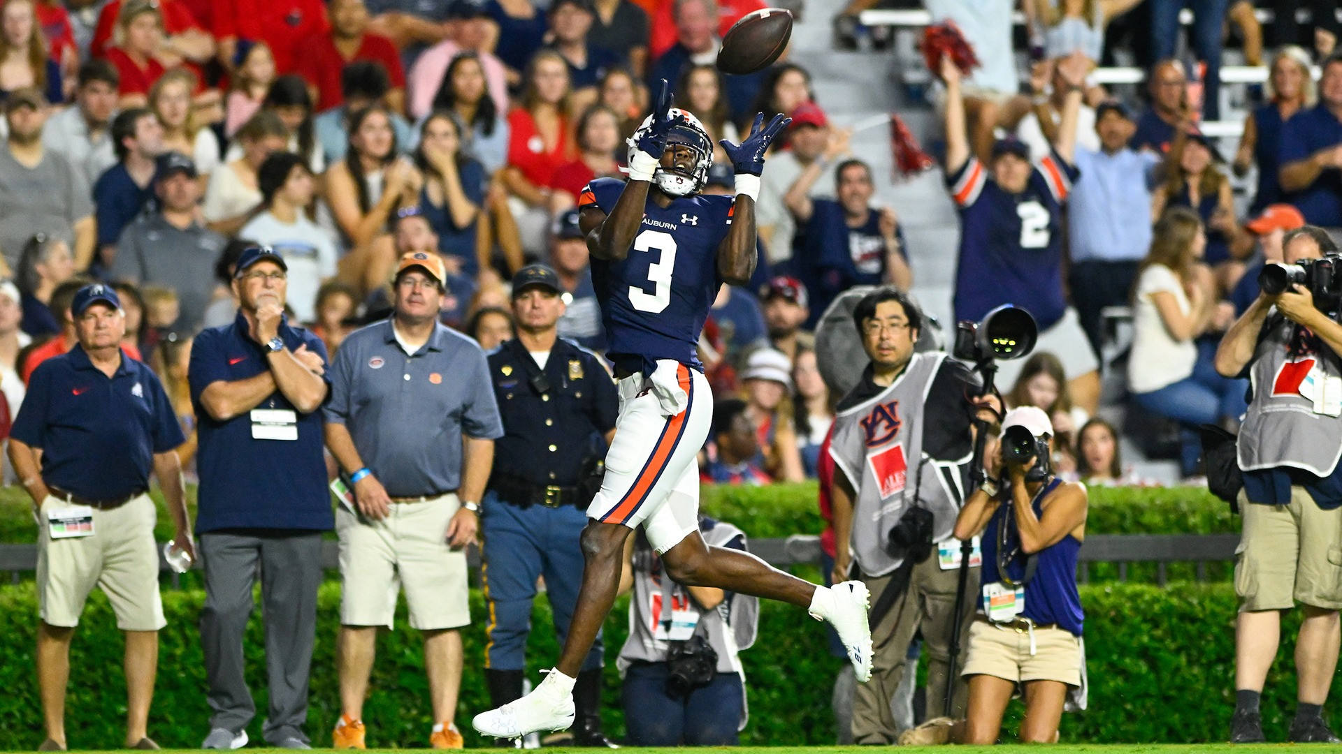 Visual Thread: Auburn races past Samford on Homecoming - Auburn Tigers ...