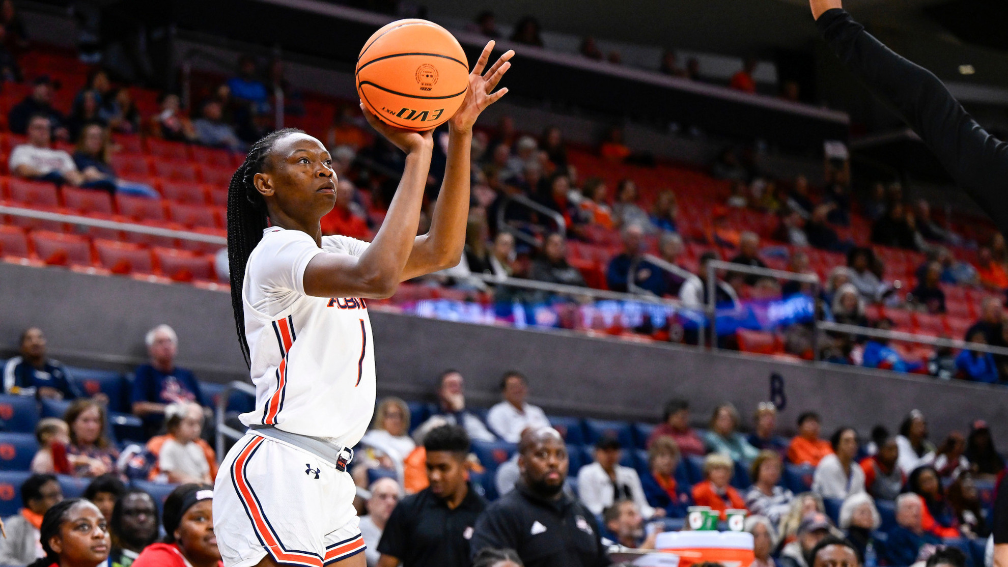 Celia Sumbane - Women's Basketball 2024-25 - Auburn Tigers - Official ...