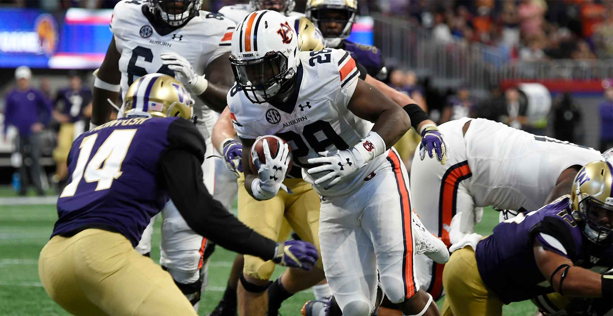 Inside the play: Freshman scores go-ahead touchdown on surprise call ...