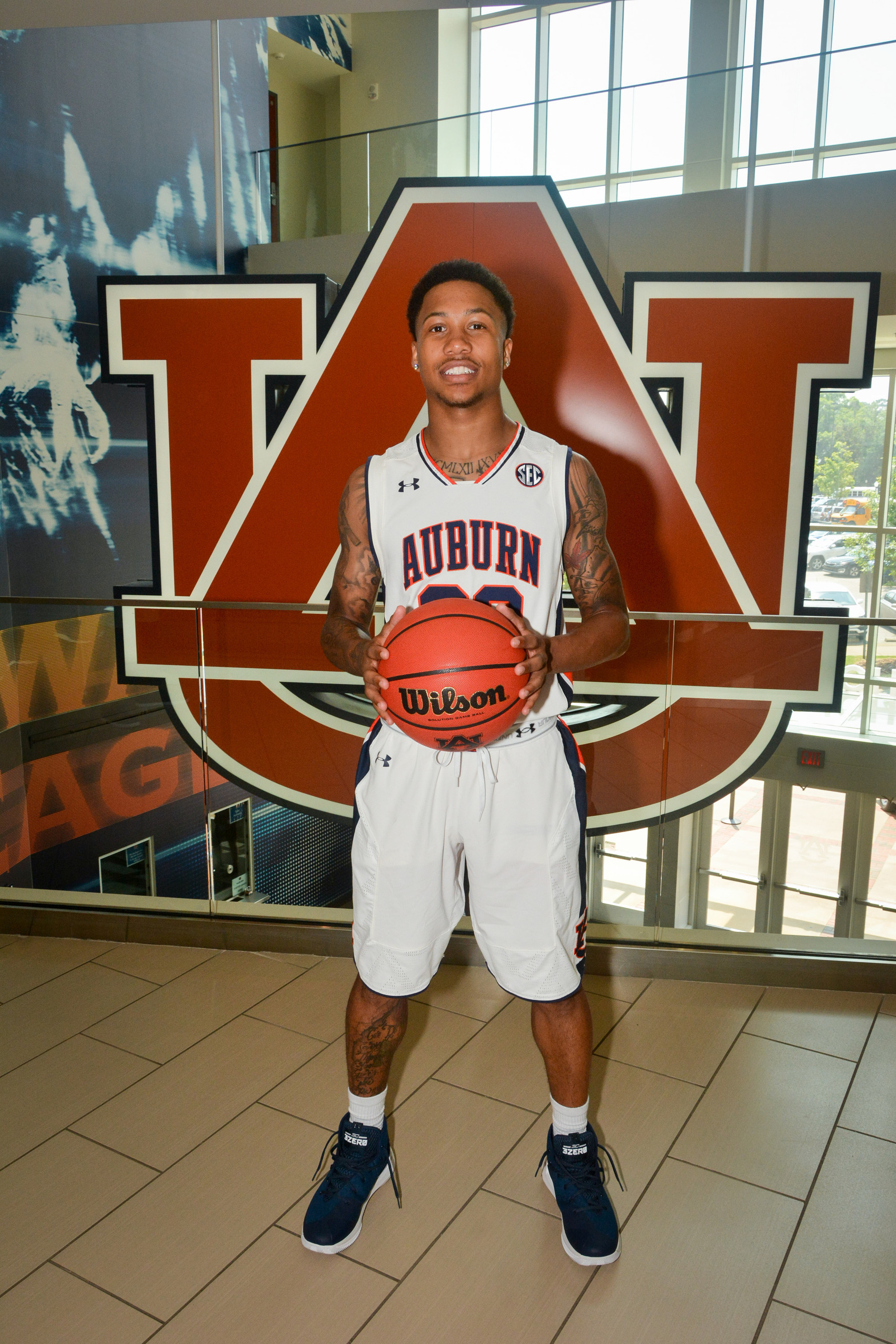 J'Von McCormick signs with Auburn basketball - Auburn Tigers - Official ...