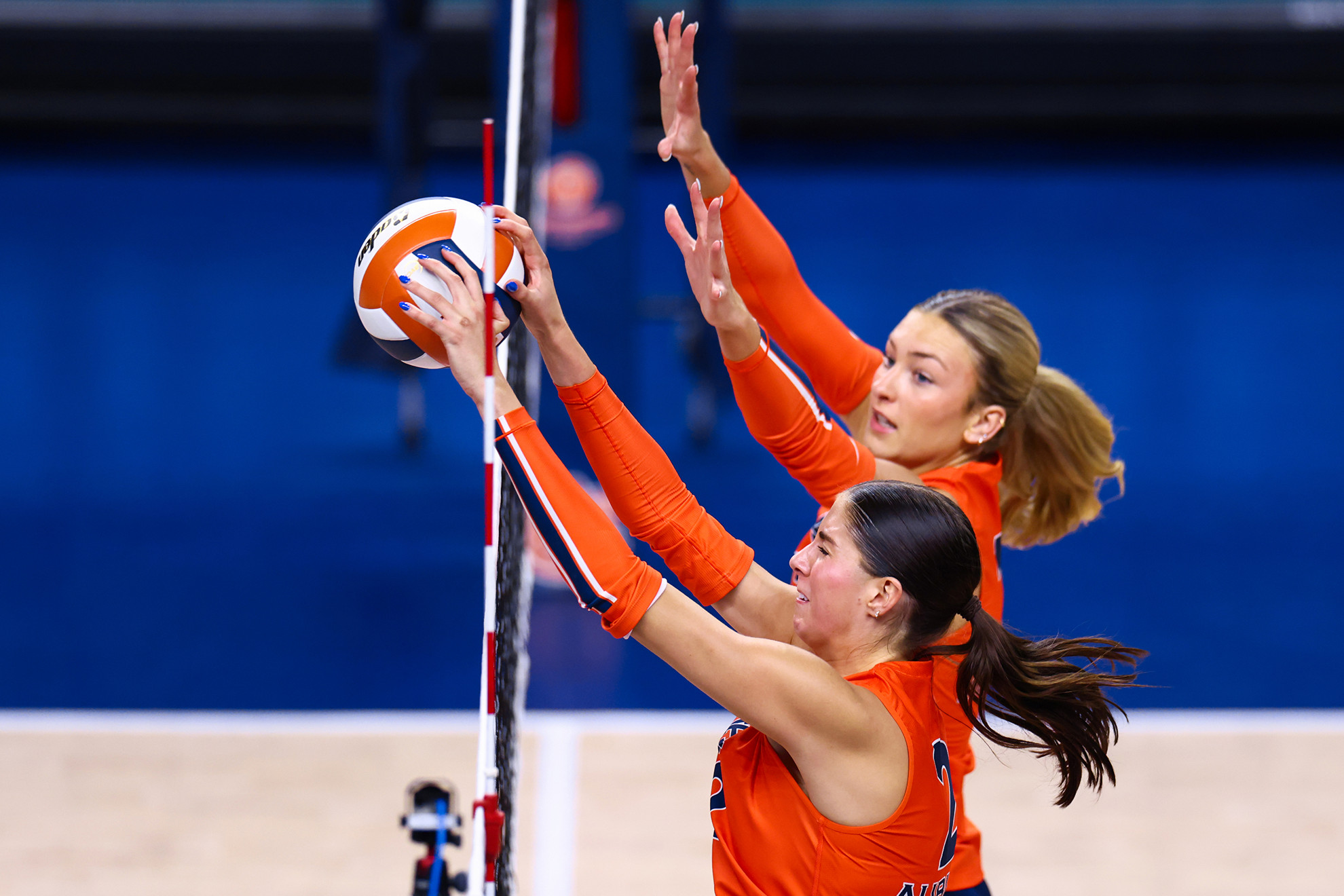 Auburn’s block party leads to sweep over Troy - Auburn Tigers ...
