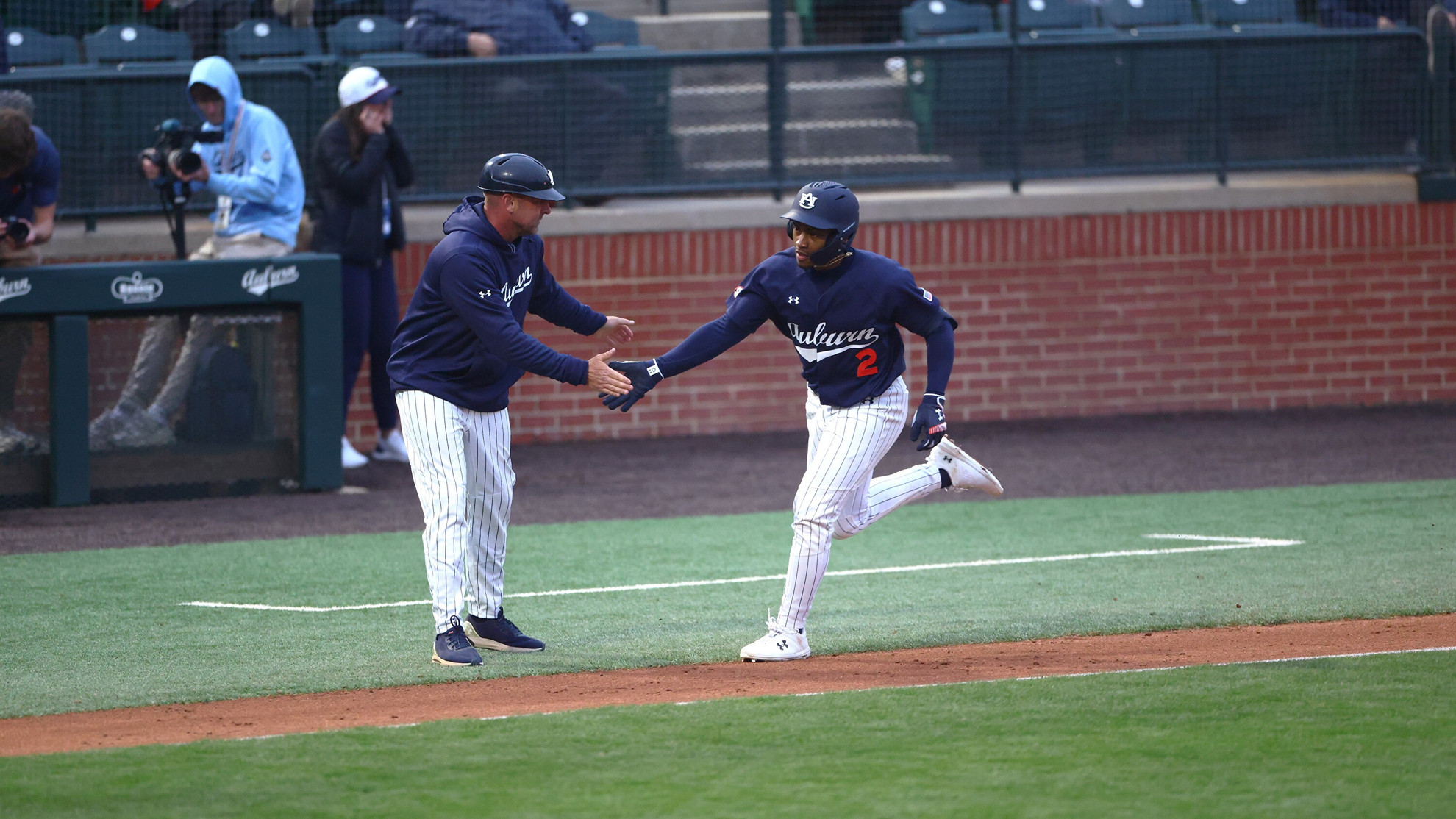 Freshmen shine in 6-2 win vs. North Alabama - Auburn Tigers - Official ...
