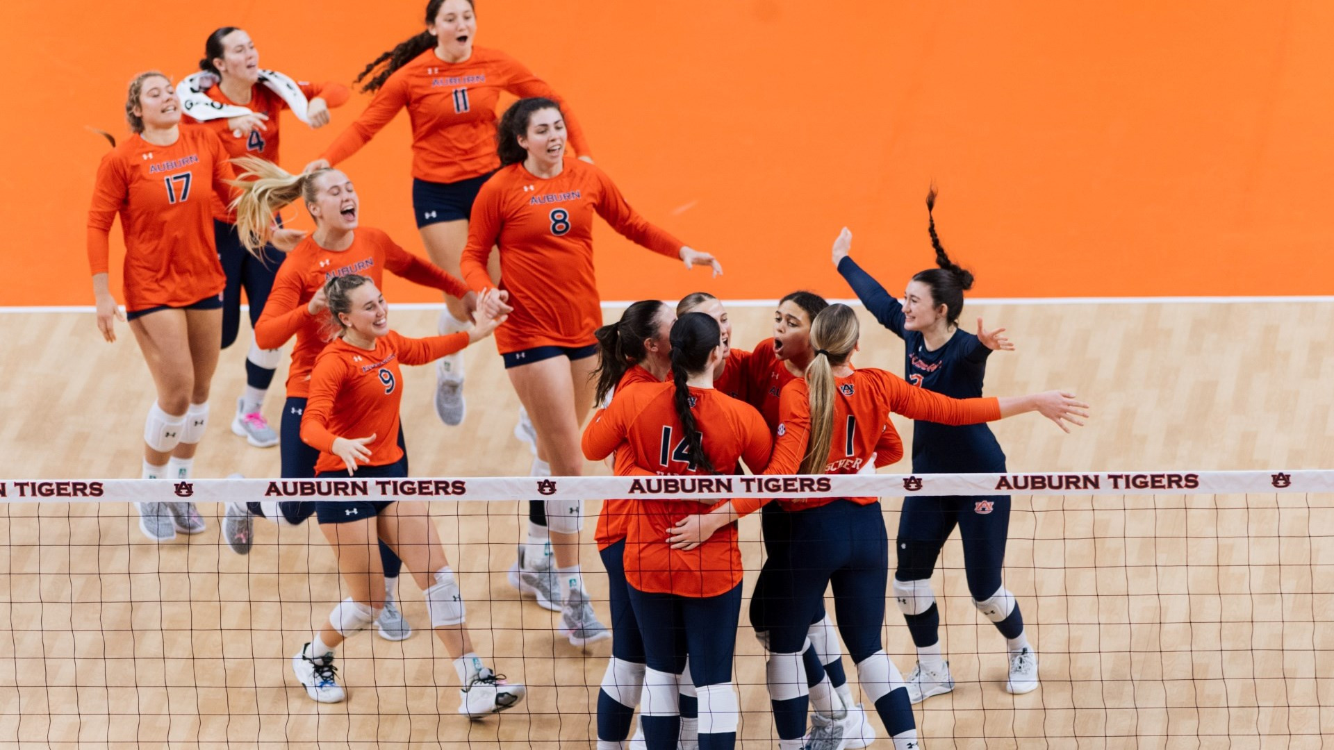 Auburn Volleyball seals dramatic series sweep over Texas A&M - Auburn Tigers - Official ...