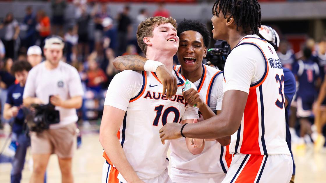 Splashy debut: Simon Walker helps No. 22 Auburn rout Jackson State ...