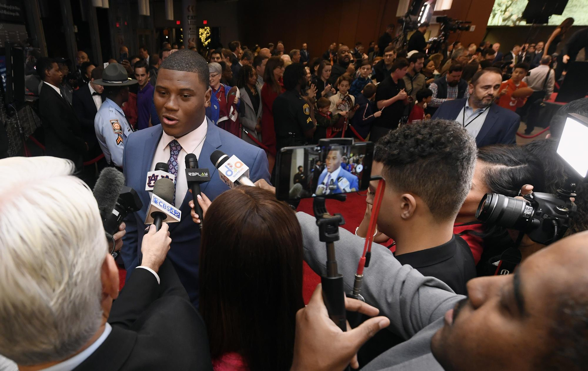 Auburn's Derrick Brown named Walter Camp First Team All-American ...