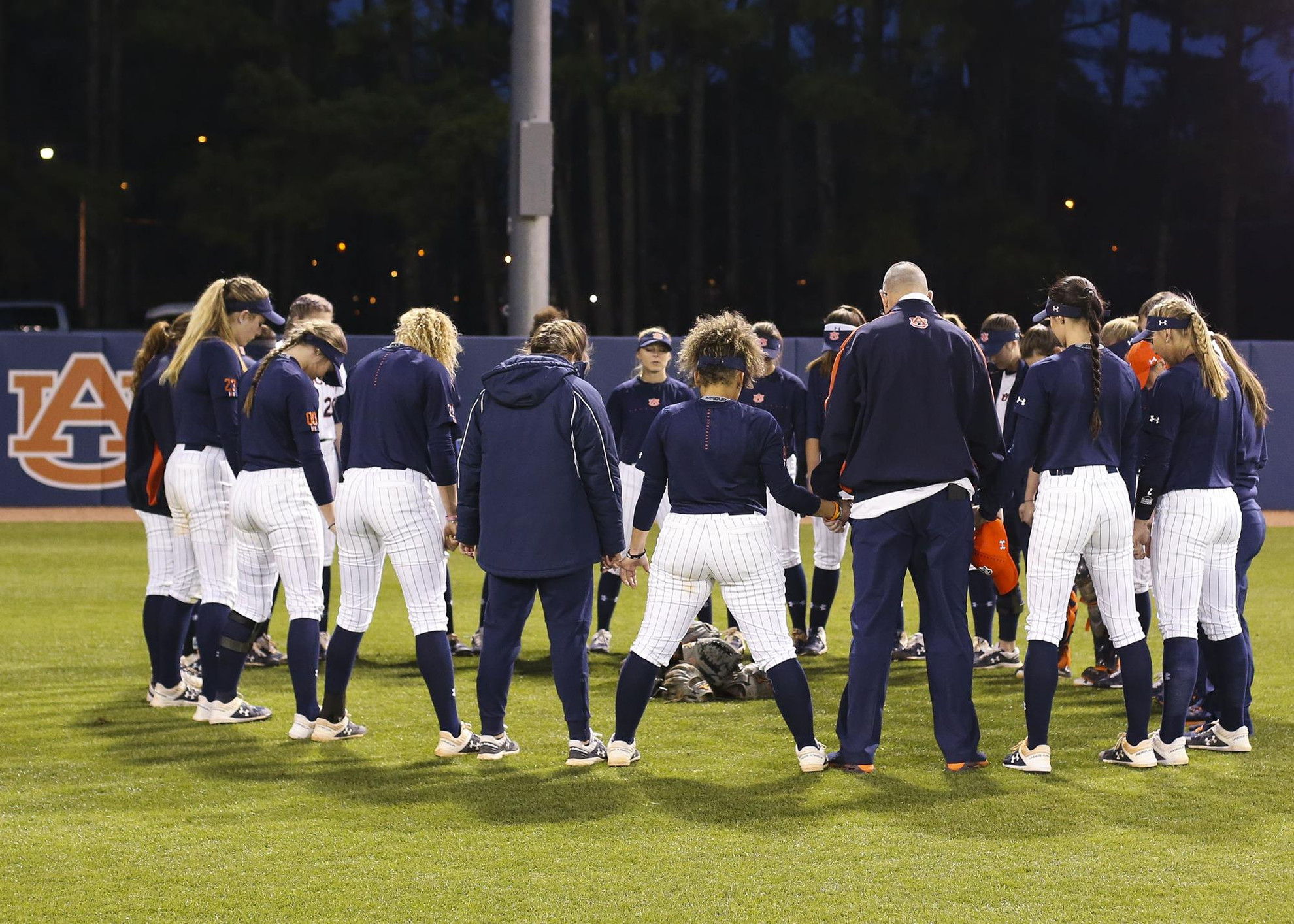 Auburn plates six in eighth to win in extras - Auburn Tigers - Official ...