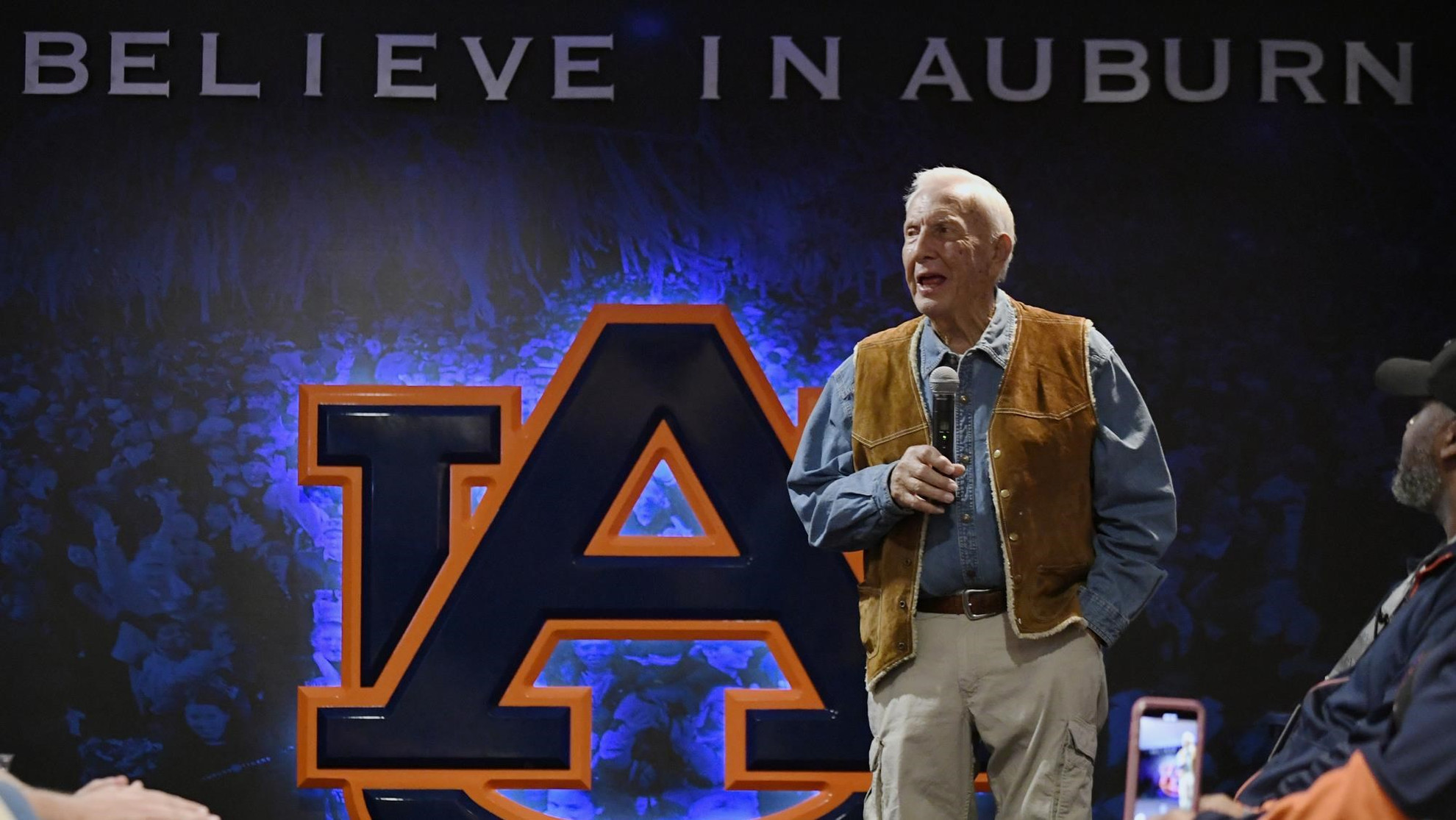 ‘What Auburn has done for me’: Coach Pat Dye’s last team meeting ...