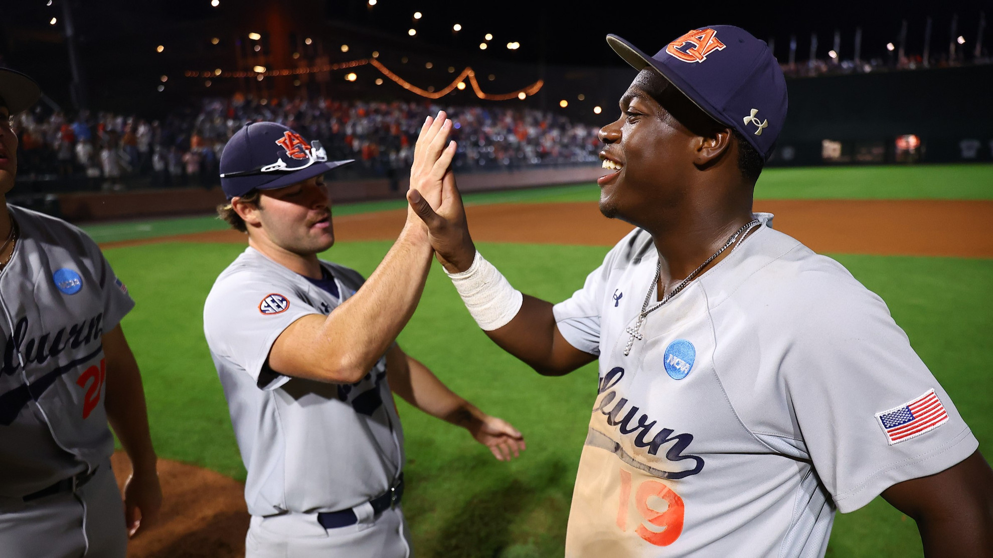Doubles, Dutton lead No. 4 Auburn past Stetson into regional final ...