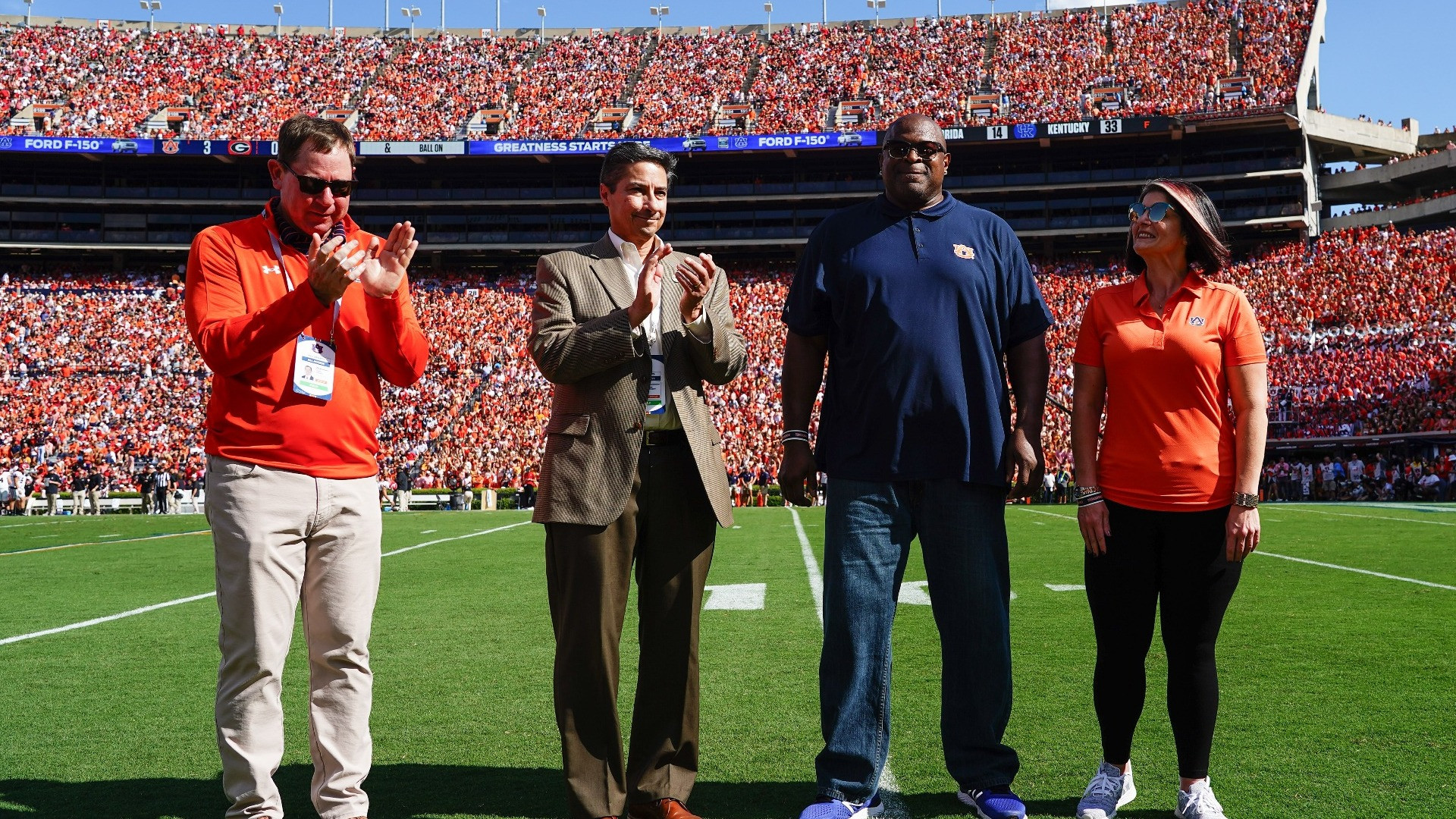 Auburn honors Ed King, 2023 SEC Football Legend - Auburn Tigers ...