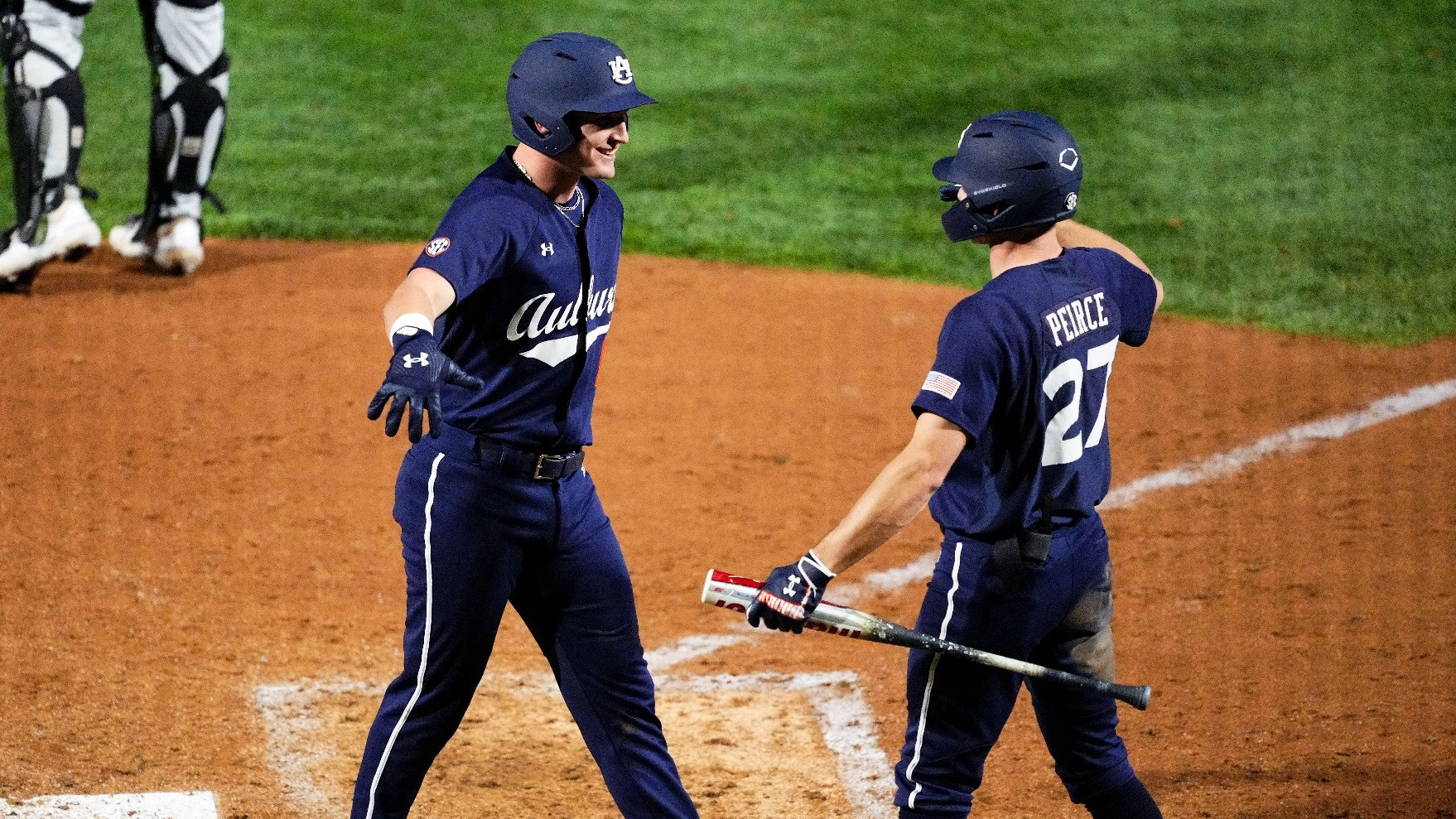 Seventh inning sparks No. 14 Auburn’s comeback win vs. No. 18 Iowa ...