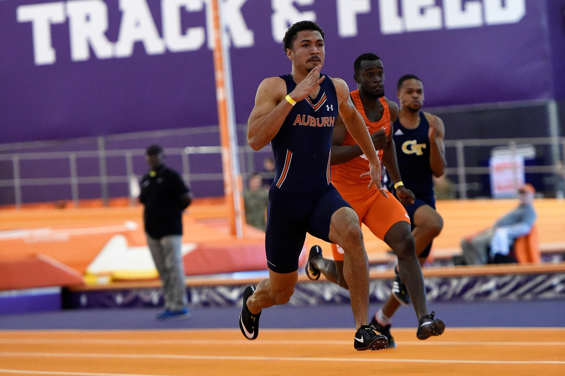 Schwartz wins 60m in collegiate debut - Auburn Tigers - Official ...