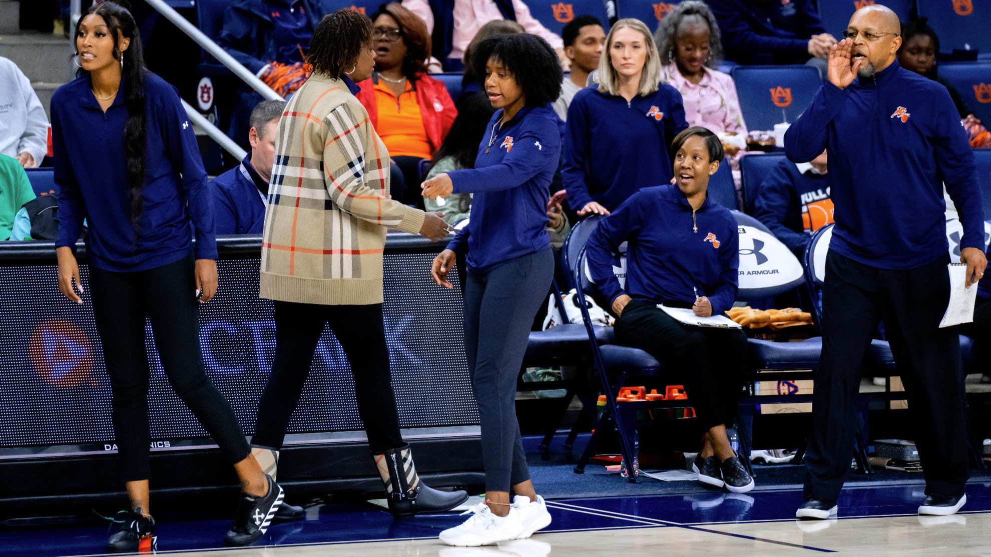 Carter, Stewart promoted to women's basketball assistant coaches ...