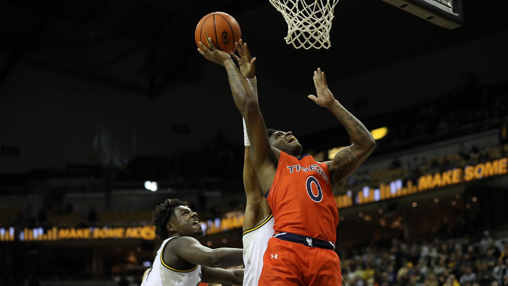 K.D. Johnson, No. 1 Auburn fight off Missouri in 55-54 victory - Auburn ...
