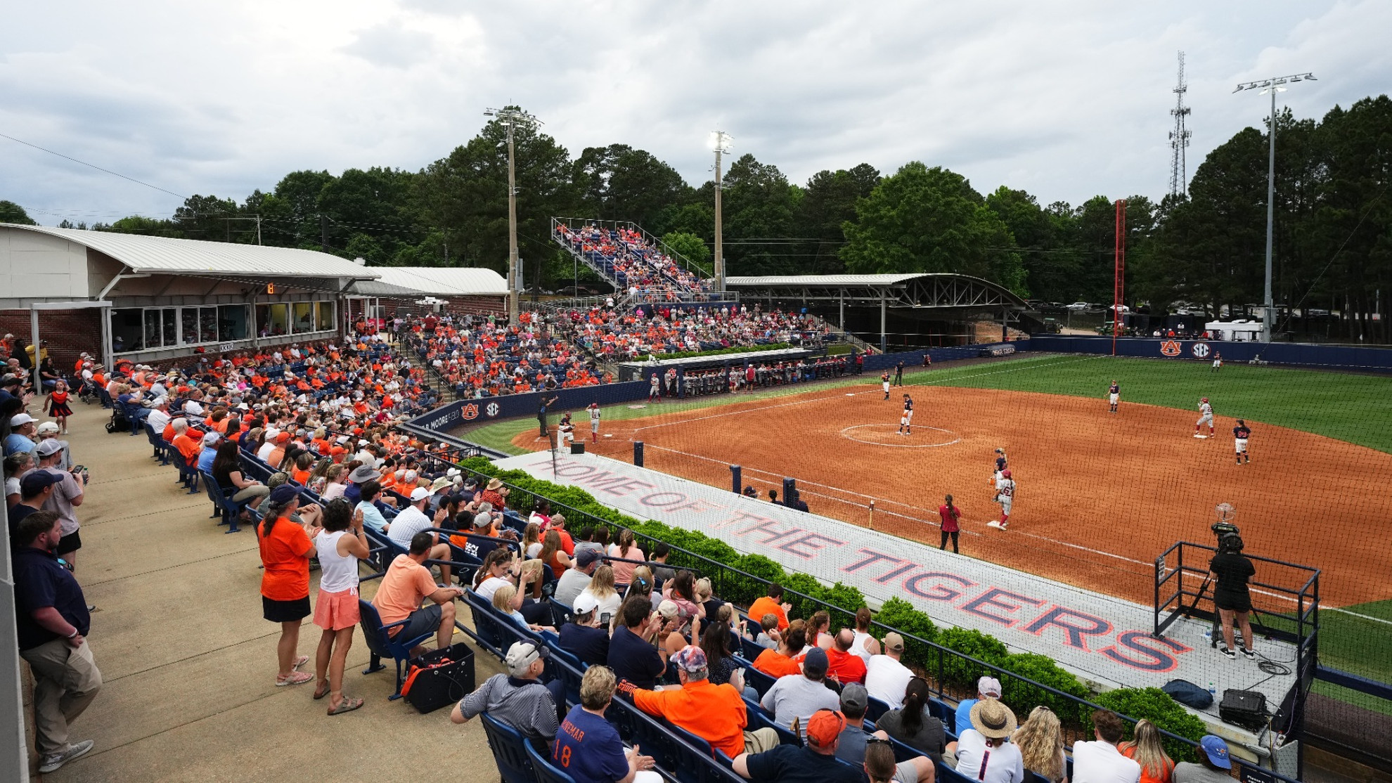 Auburn softball drops extra-inning pitching duel to No. 17 Alabama ...
