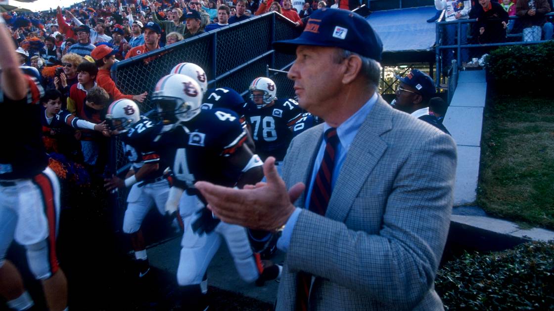 'Simply a legend': Auburn hosts Pat Dye Reunion Game - Auburn Tigers ...