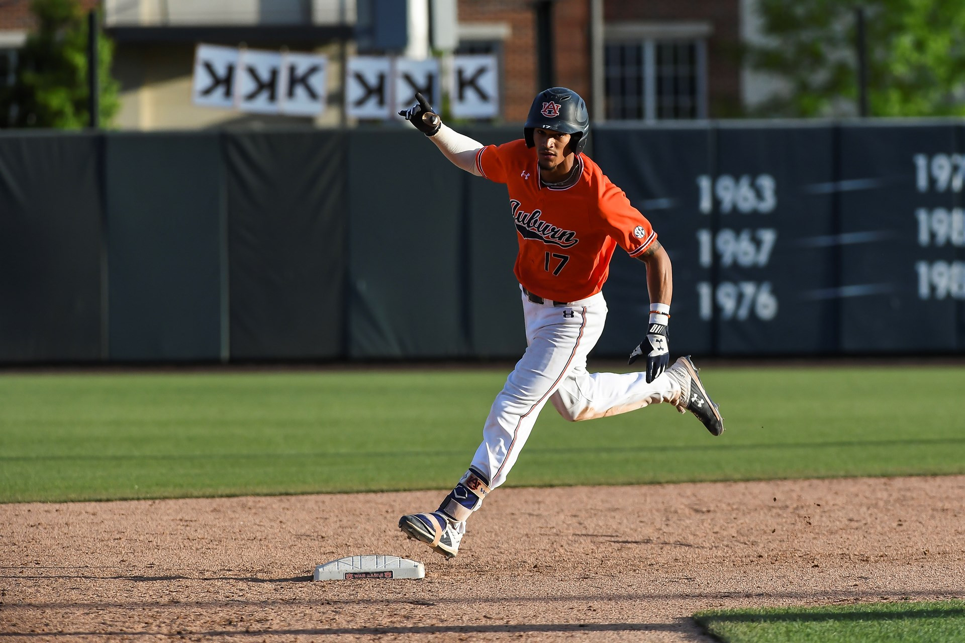 Tigers power past Tide in series-clinching win - Auburn Tigers ...