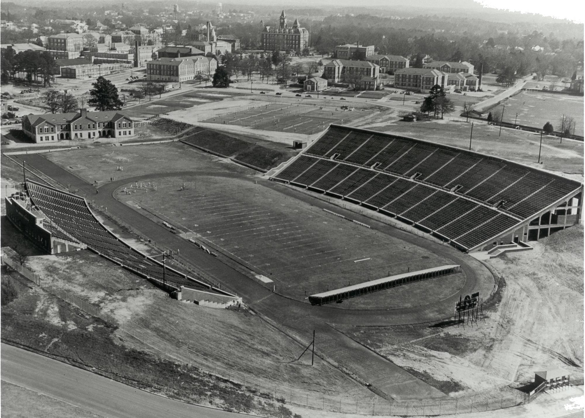 Petrie Hall debuts pop-up Auburn team shop for Homecoming weekend ...