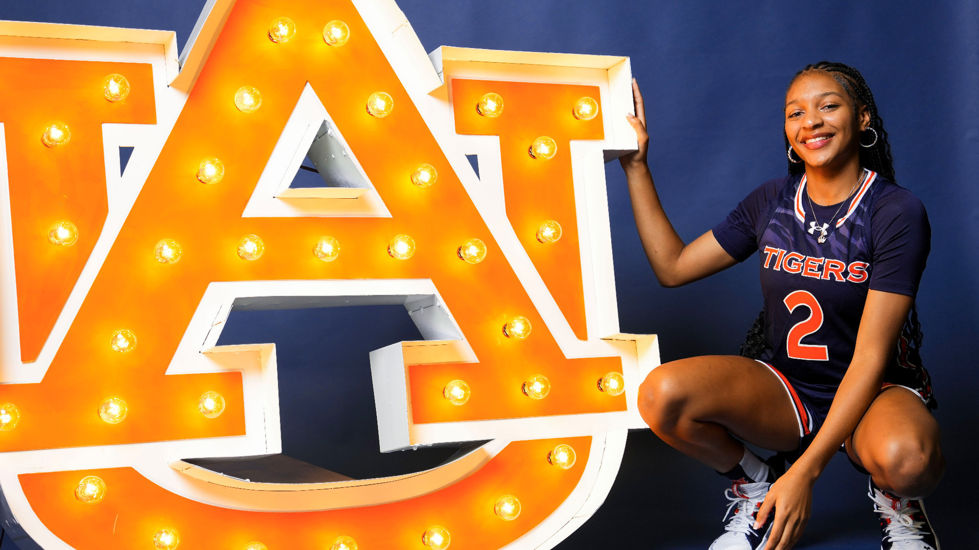 Jordan Hunter signs with Auburn women's basketball - Auburn Tigers ...