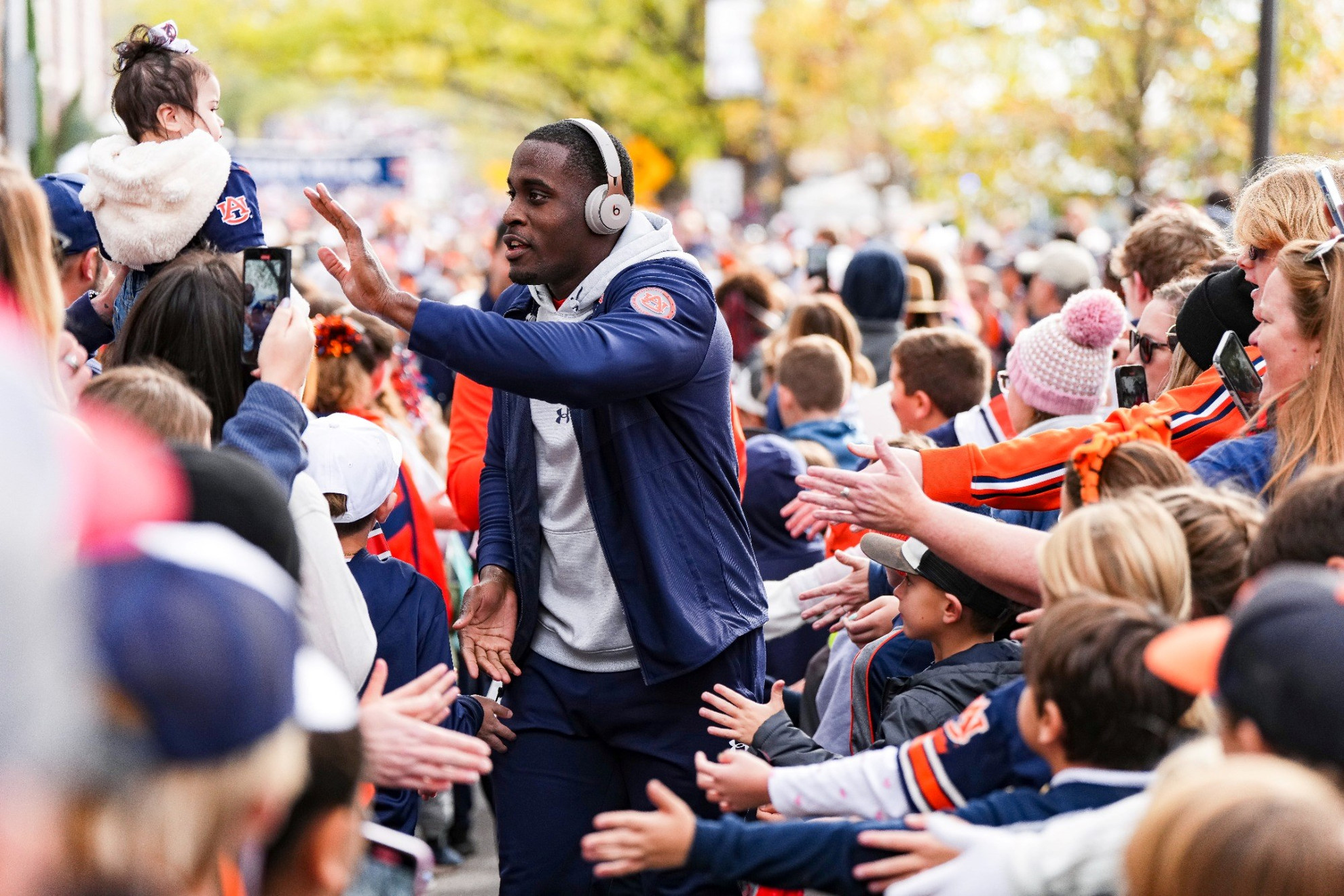 Derick Hall wins Solomon Community Service Award - Auburn Tigers ...